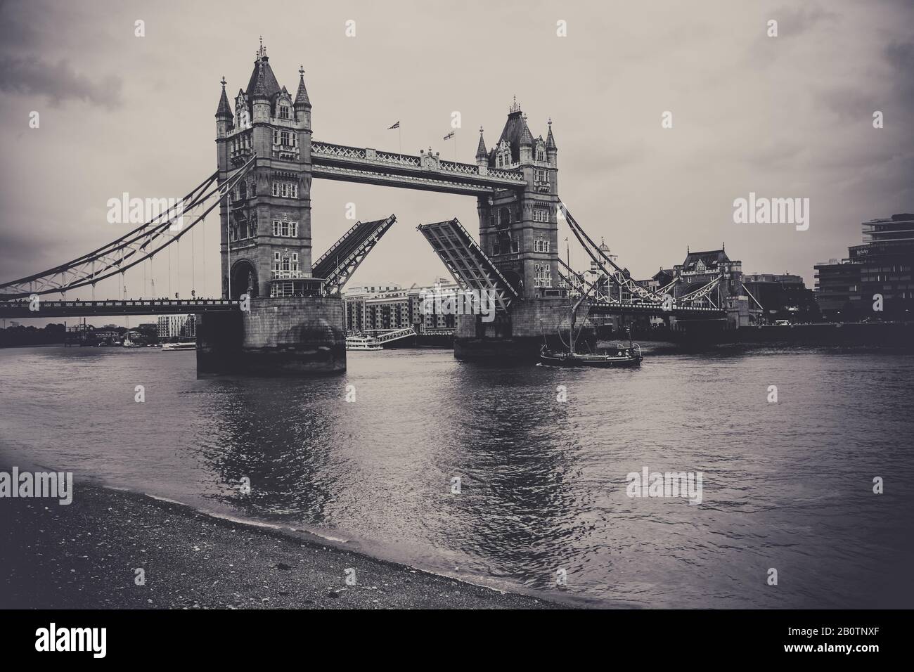 Iconic Symbol Of London Two Towers Bridge Stockfotos Und Bilder Kaufen
