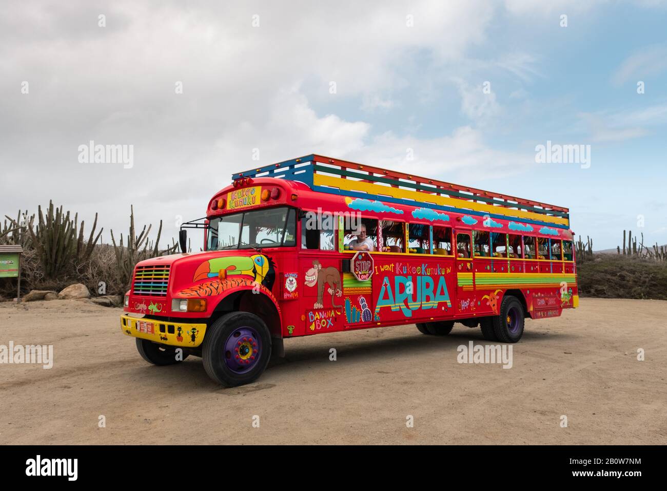 Bunter bus aruba -Fotos und -Bildmaterial in hoher Auflösung – Alamy