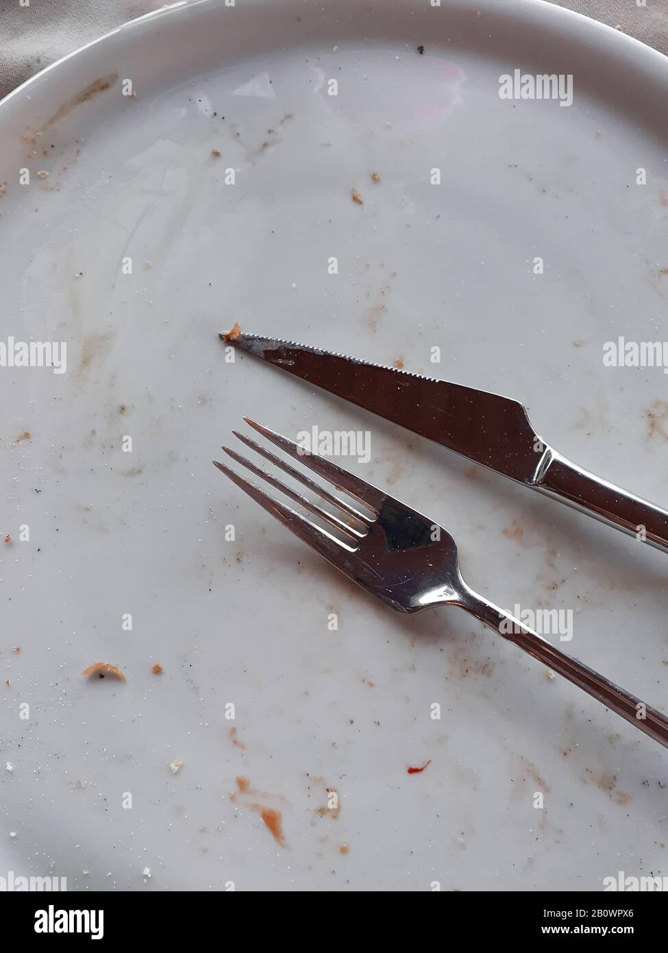 Leerer schmutziger teller -Fotos und -Bildmaterial in hoher Auflösung ...