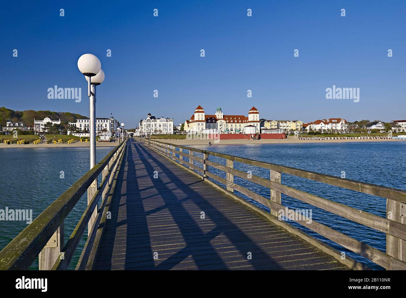 Pier mit Kurhaus, Seebad Binz, Rügen, Mecklenburg-Vorpommern ...