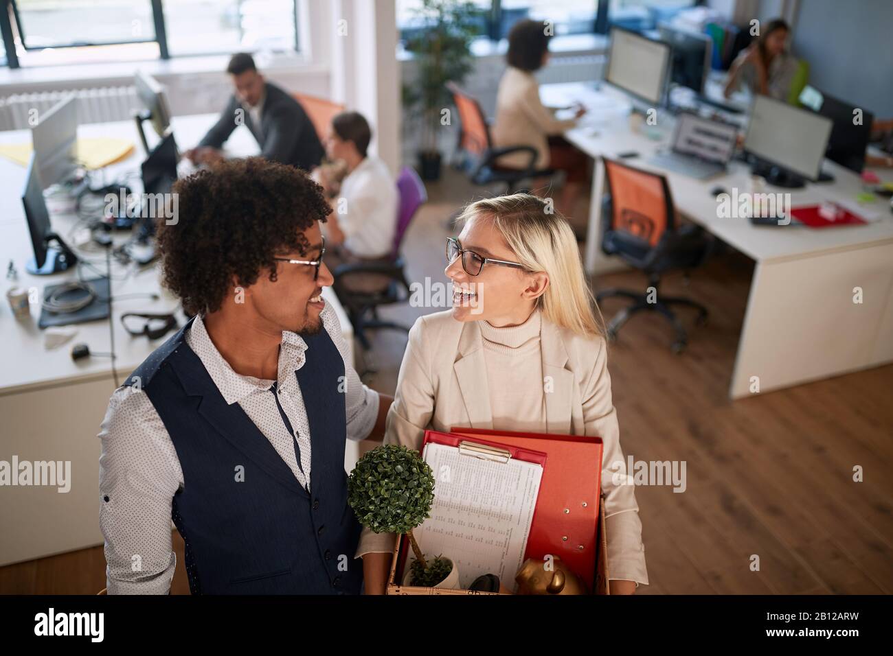 Neu, Job, Start, begeistert, Business, Casual, modern Open Space Office ...