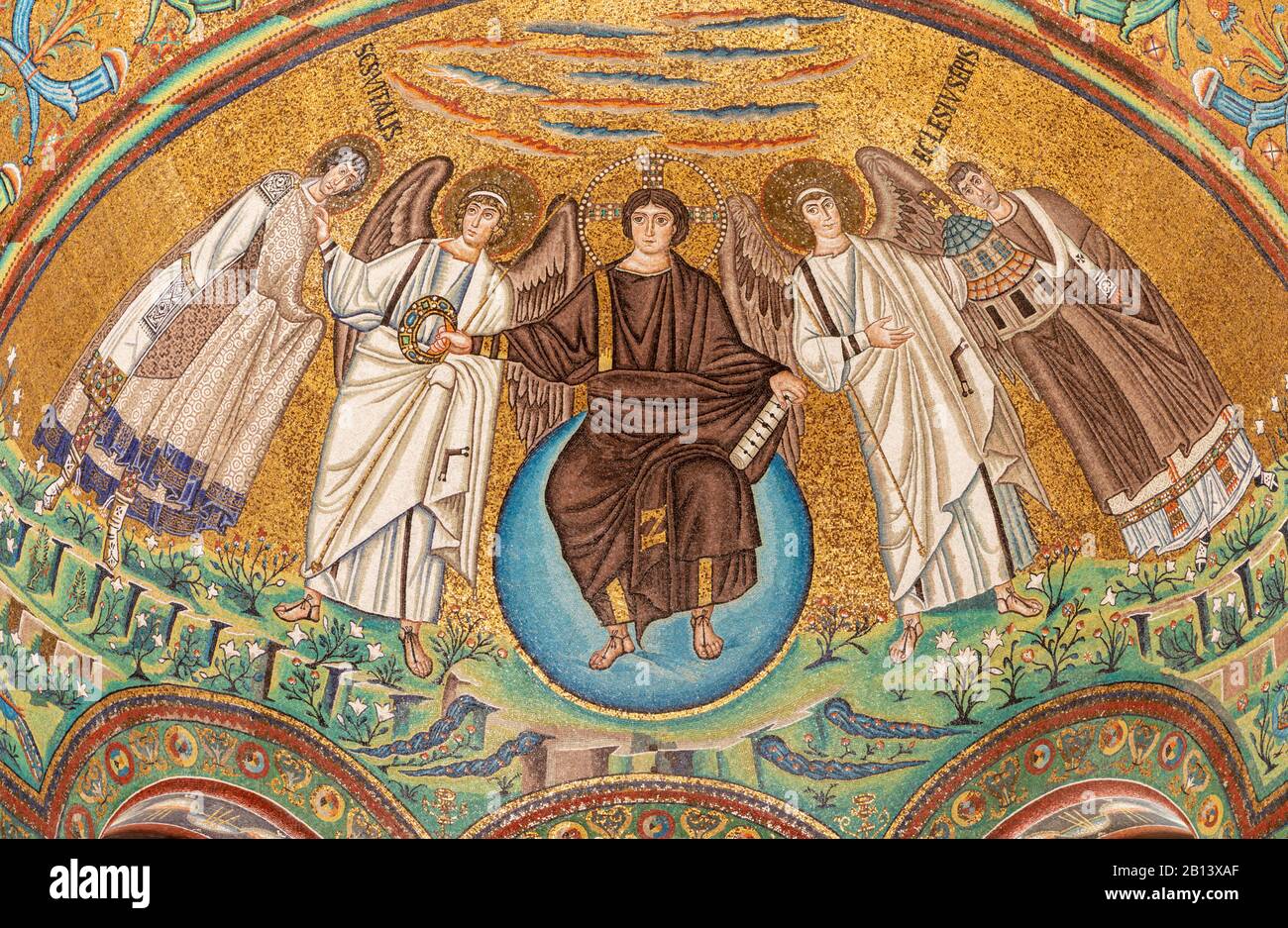 RAVENNA, ITALIEN - 28. JANUAR 2020: Das Mosaik von Jesus Christus dem Pantokrator aus der Apsis ...