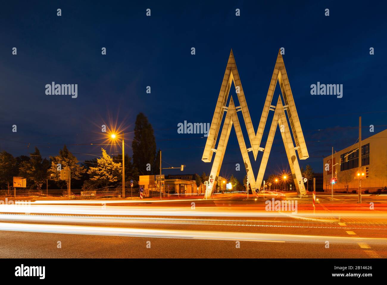 Doppel-M, Messe-M, Logo der Leipziger Messe, Alte Messe, Nachtfoto ...