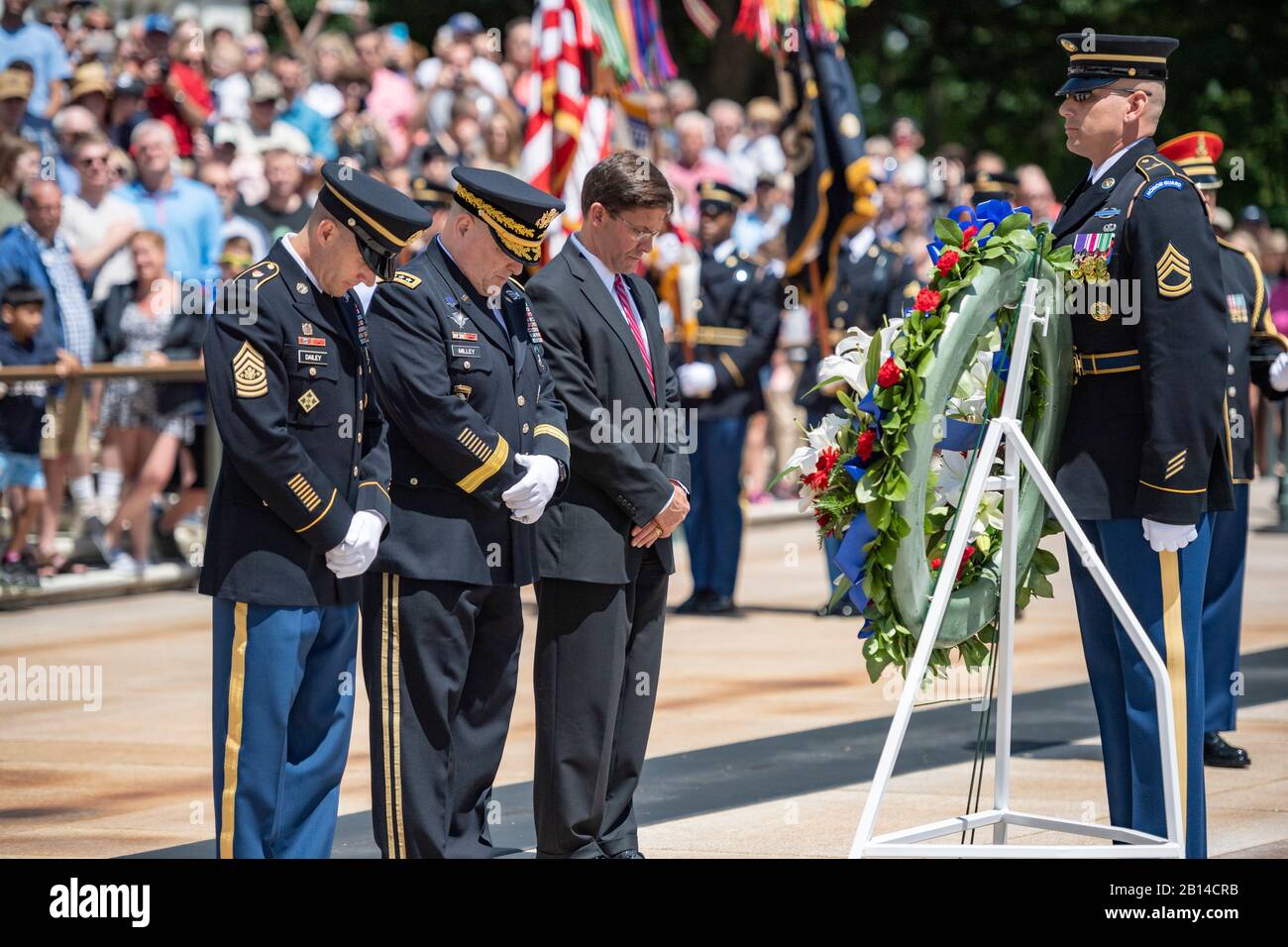 (Von links nach rechts) US-Armee Sgt. Maj. Daniel A. Dailey, Command ...