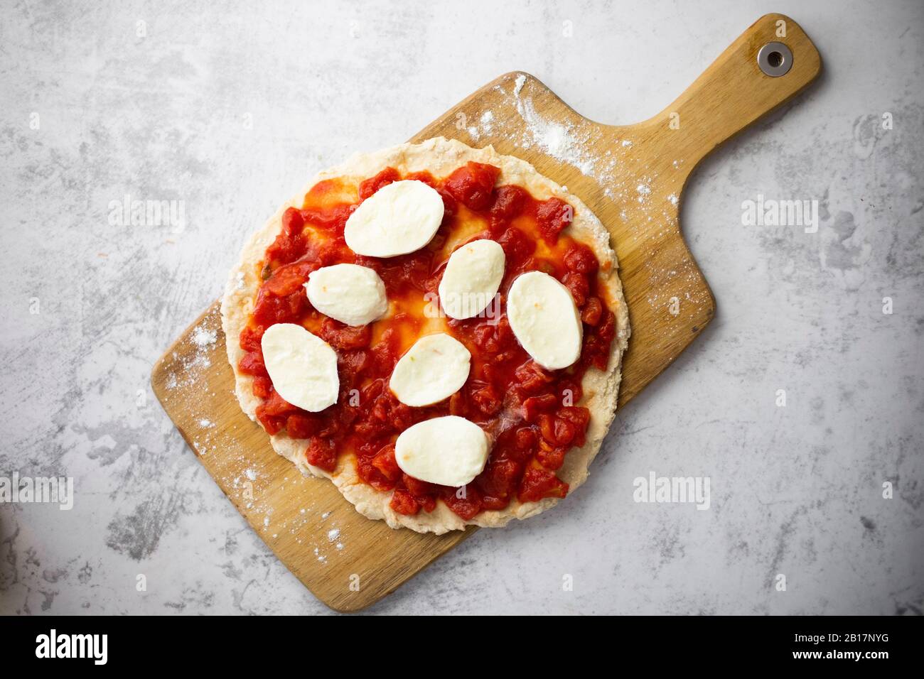 Halb pizza -Fotos und -Bildmaterial in hoher Auflösung – Alamy