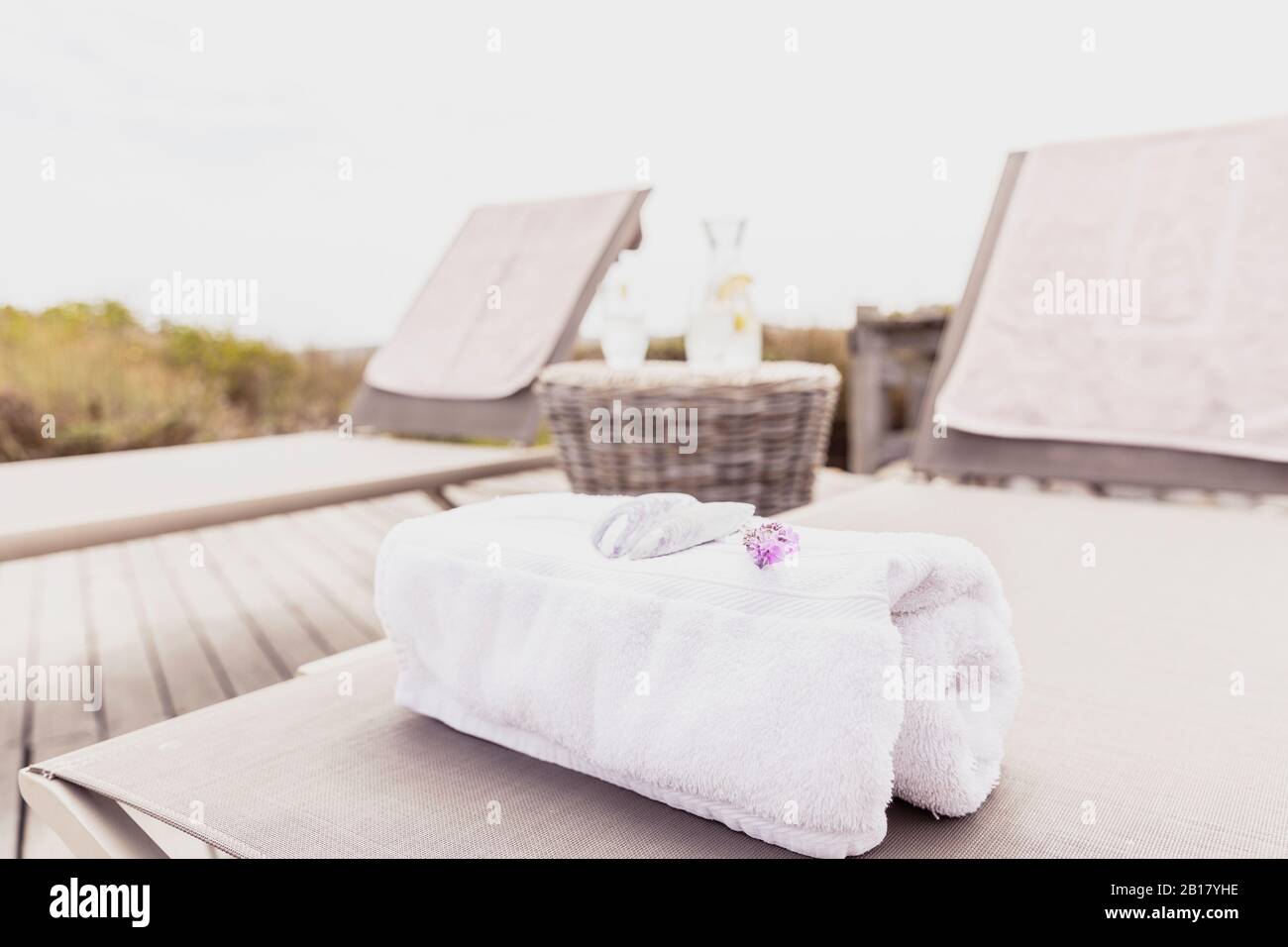 Handtuch Sonnenliege Stockfotos und -bilder Kaufen - Alamy