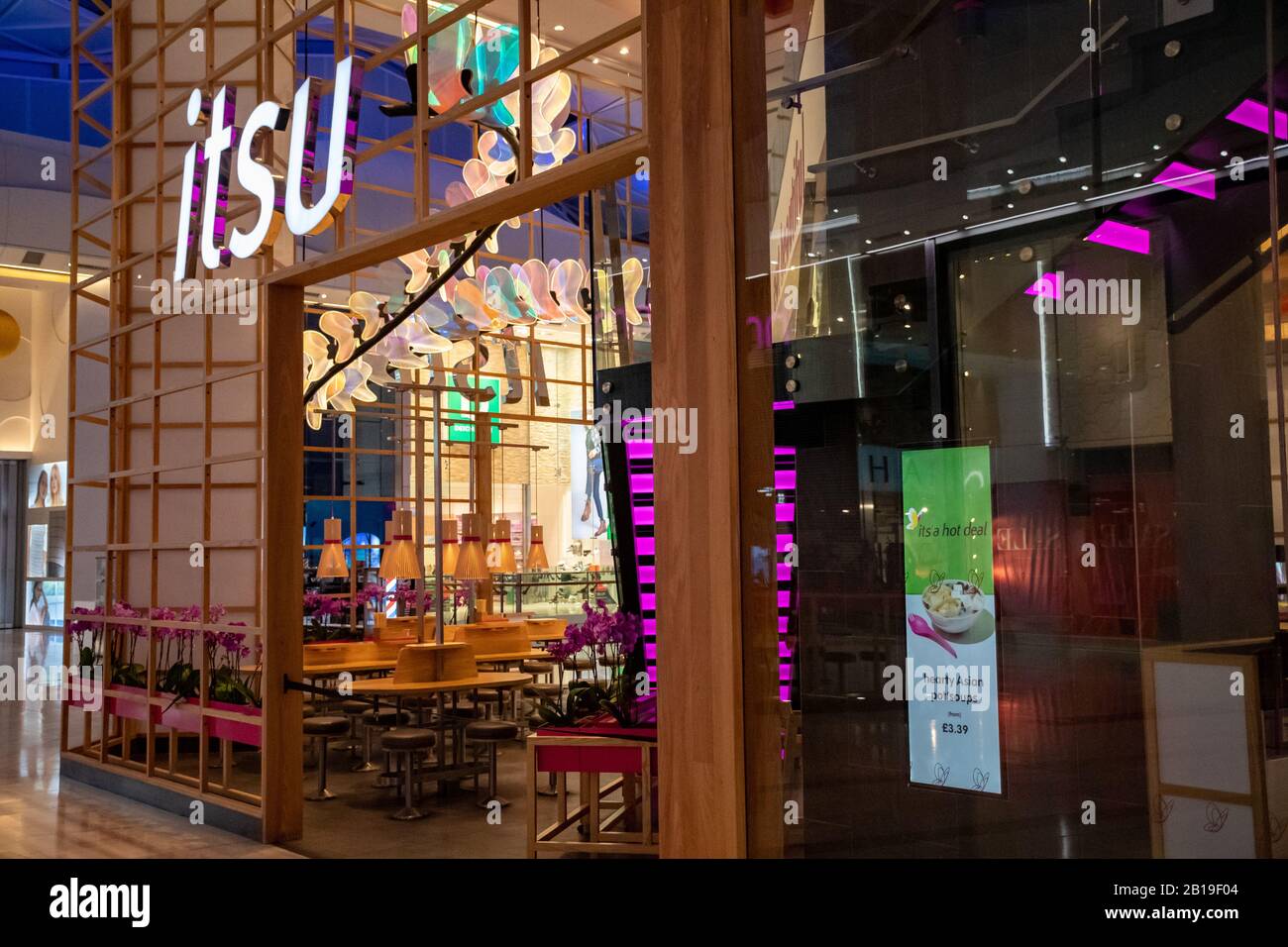 Itsu logo -Fotos und -Bildmaterial in hoher Auflösung – Alamy