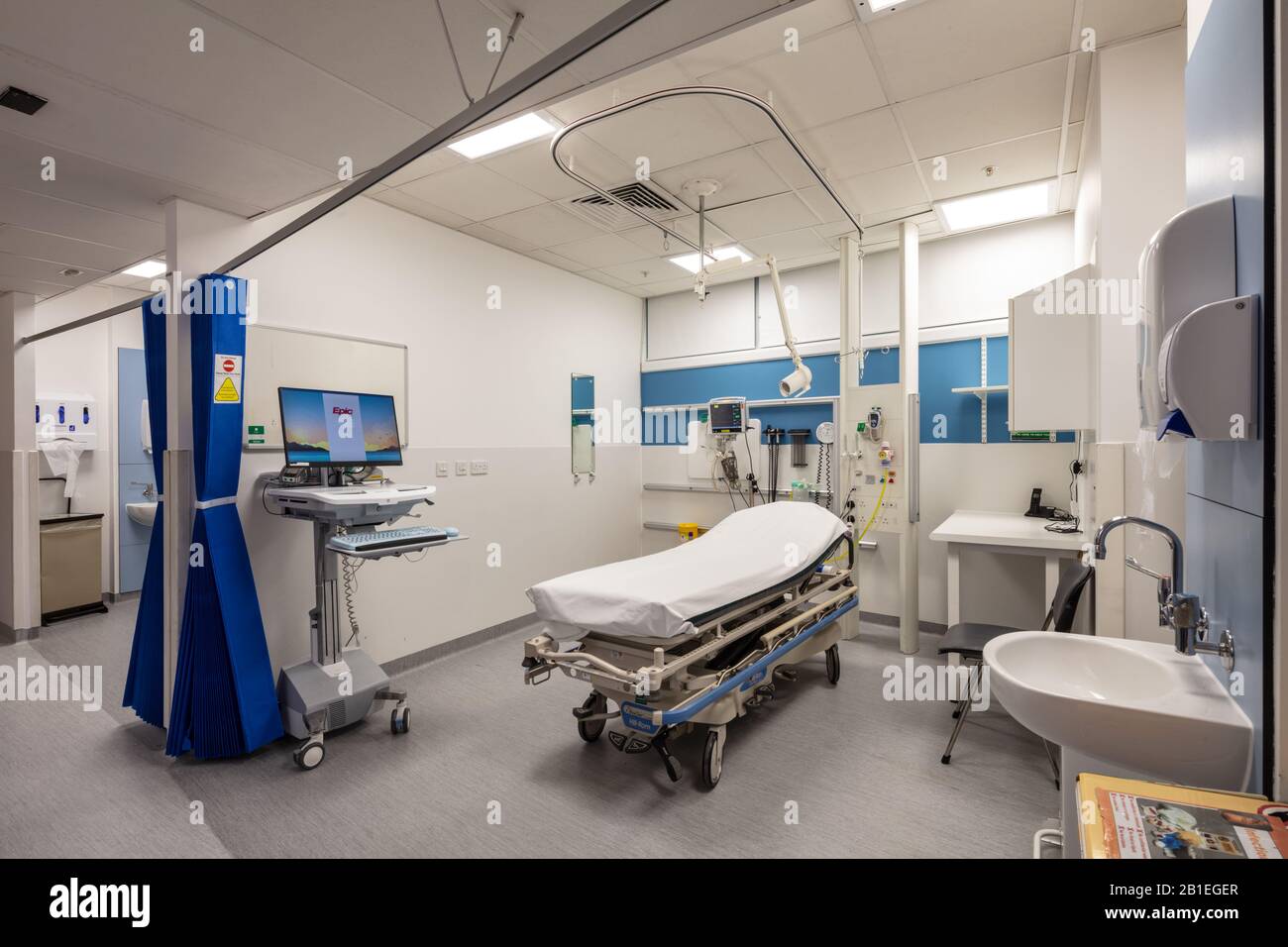 University College London Hospital Interior. Unfall- und Notfall ...