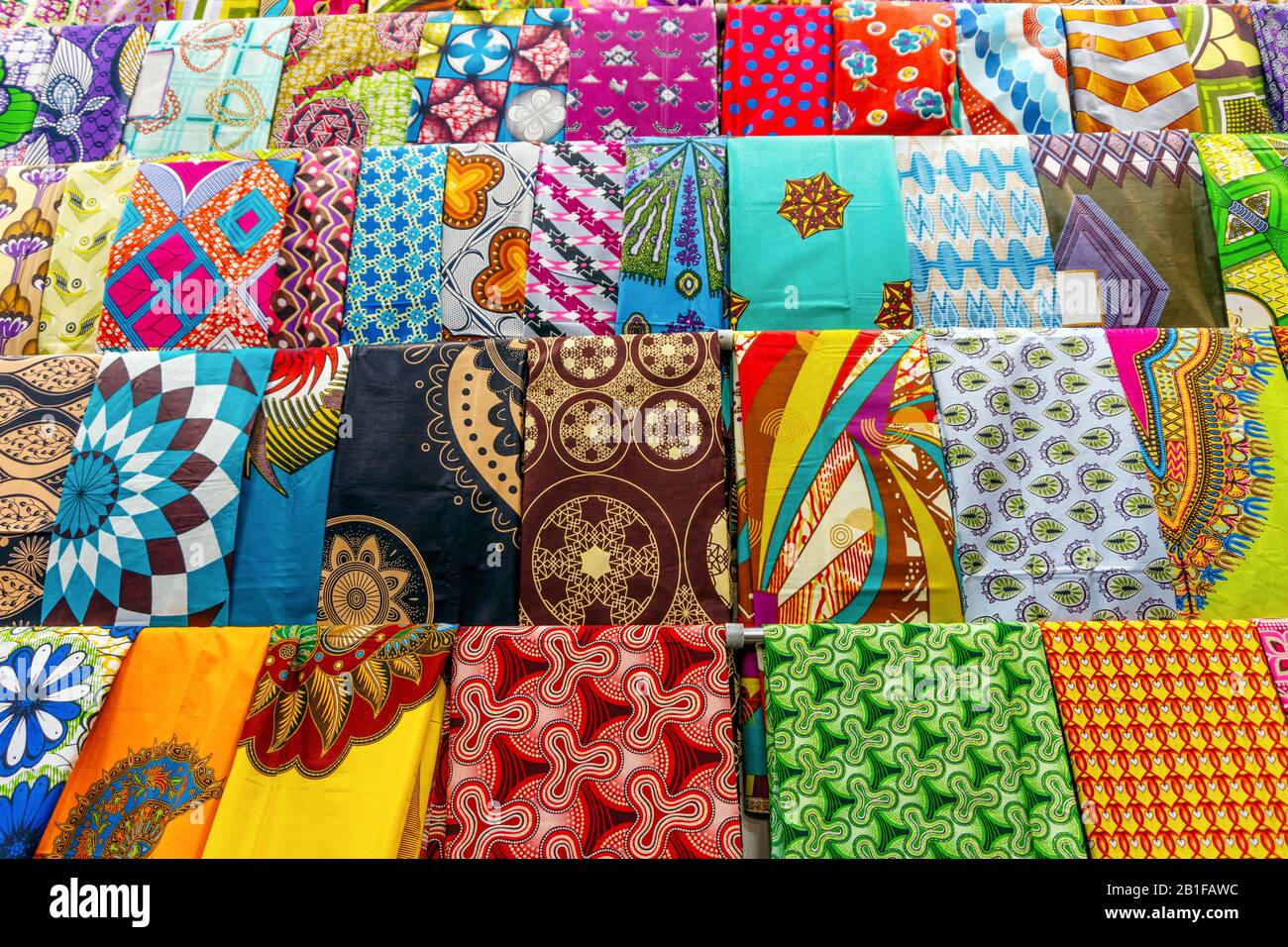 Colorful african cloth -Fotos und -Bildmaterial in hoher Auflösung – Alamy