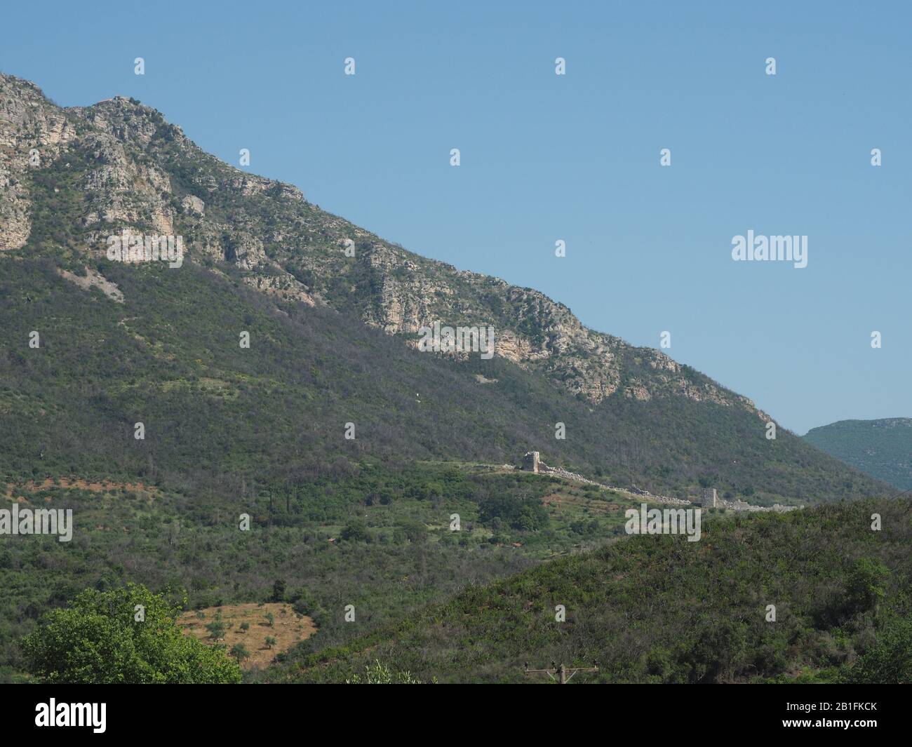Stadtmauern Des Antiken Messene vom Arkadianentor bis zu den Bergen ...
