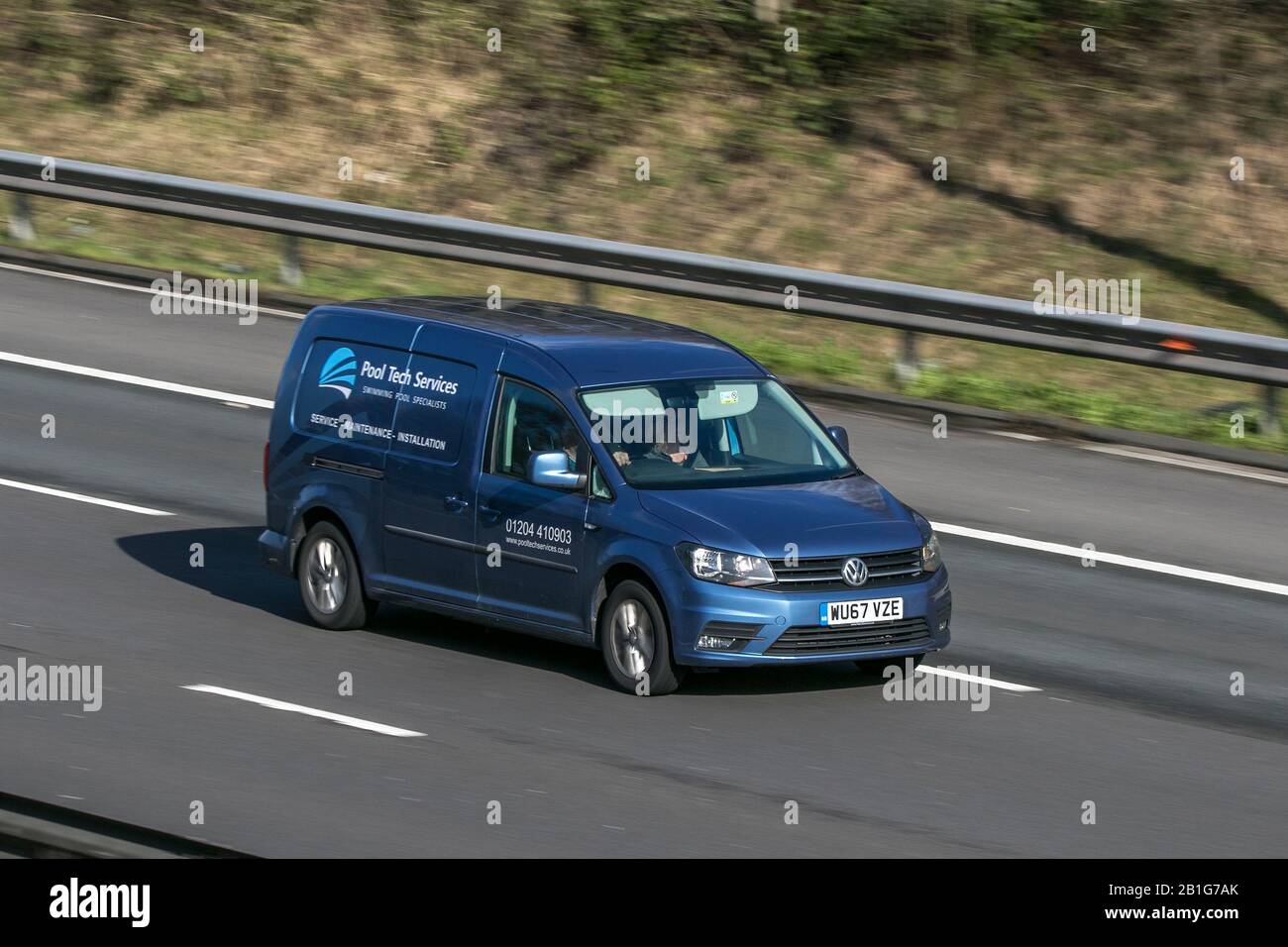 Blaue volkswagen caddy maxi autos Stockfotos und -bilder Kaufen - Alamy