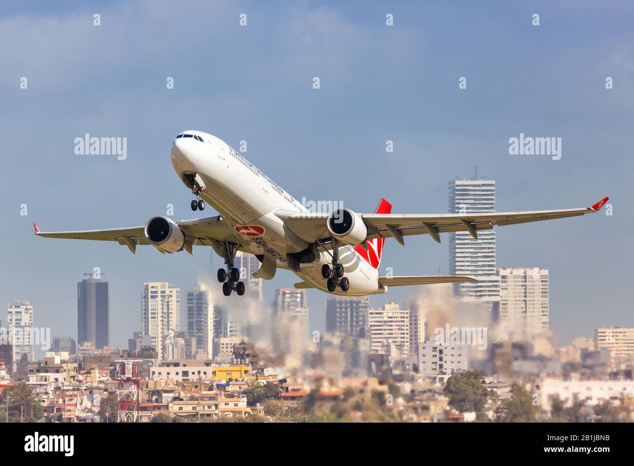 Airplane Flying Beirut Lebanon Stockfotos und -bilder Kaufen - Alamy