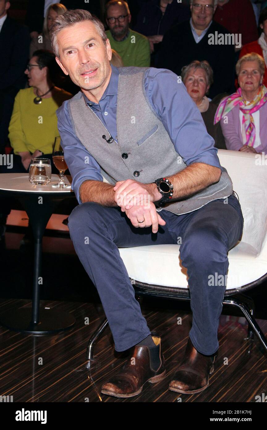 Dirk Steffens bei der Aufnahme der ZDF-Talkshow 'Markus Lanz' im ...