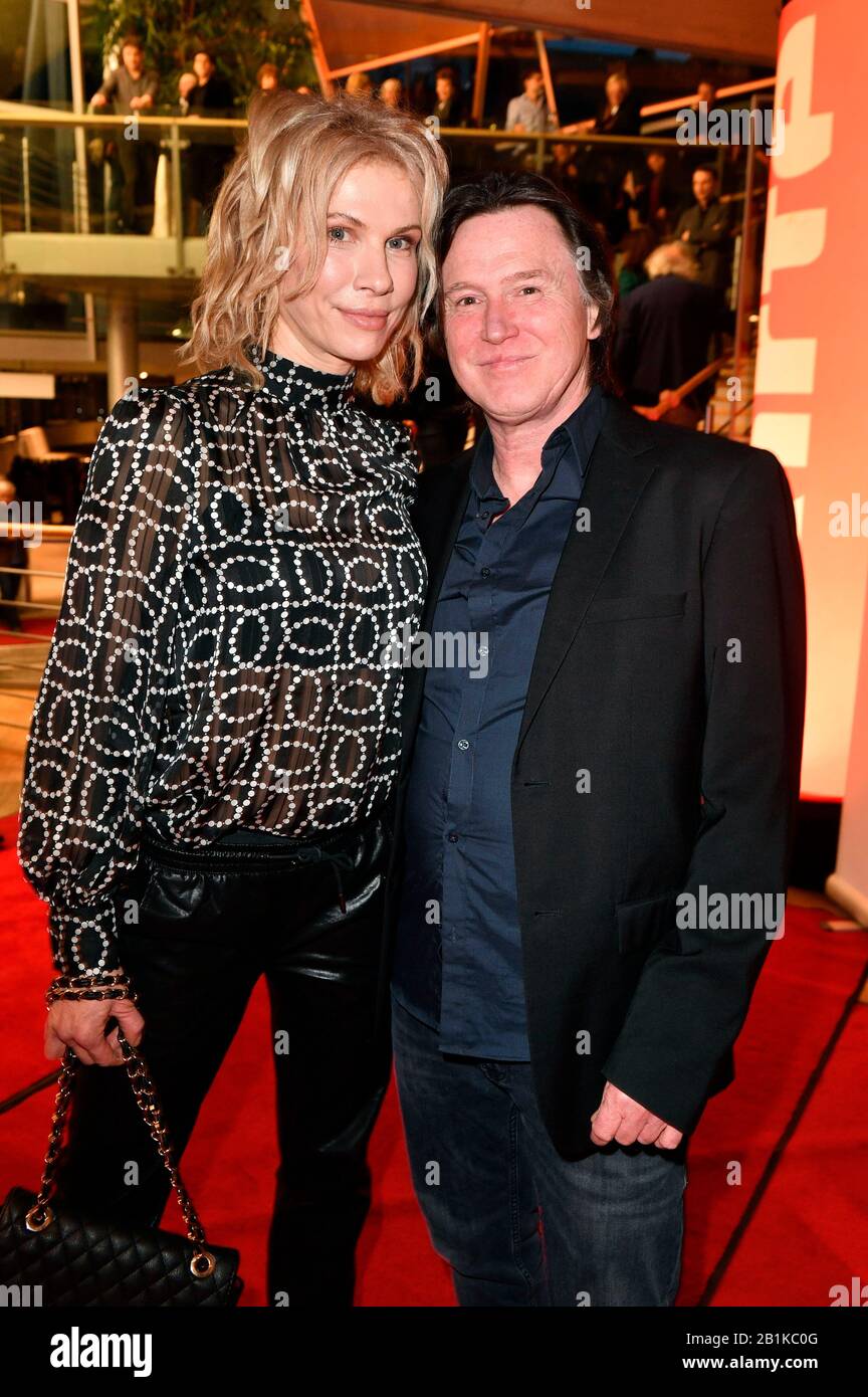 Berlin, Deutschland. Februar 2020. Uwe Bohm mit Frau Ninon Bohm am ARTE ...