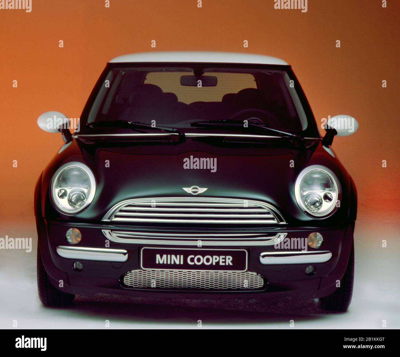 Erste bmw mini -Fotos und -Bildmaterial in hoher Auflösung – Alamy