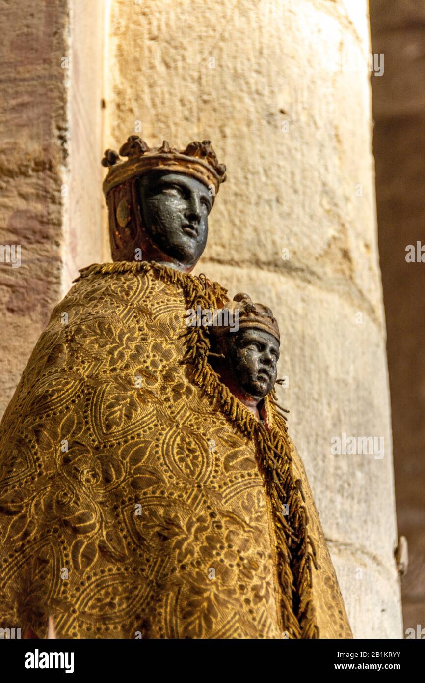 Statue der schwarzen madonna -Fotos und -Bildmaterial in hoher ...