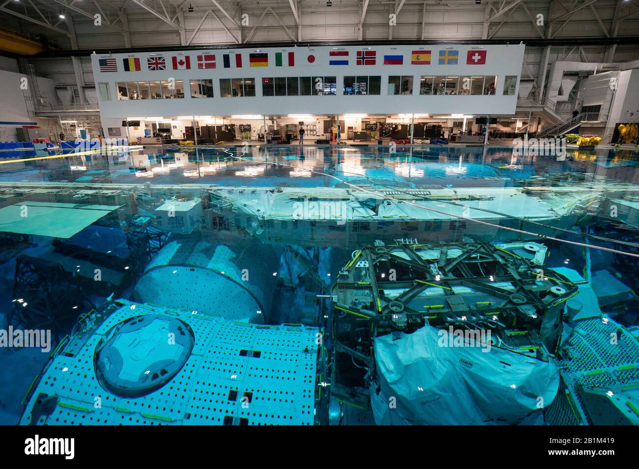 Eine Vollformataufnahme der Internationalen Raumstation (ISS) unter ...