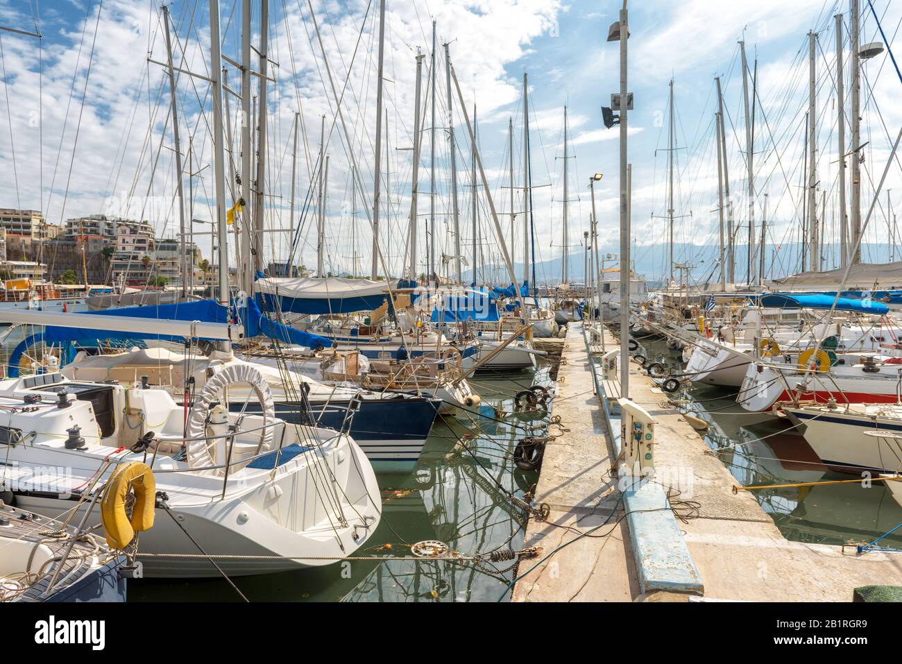 Yachthafen pier boote yachten -Fotos und -Bildmaterial in hoher ...