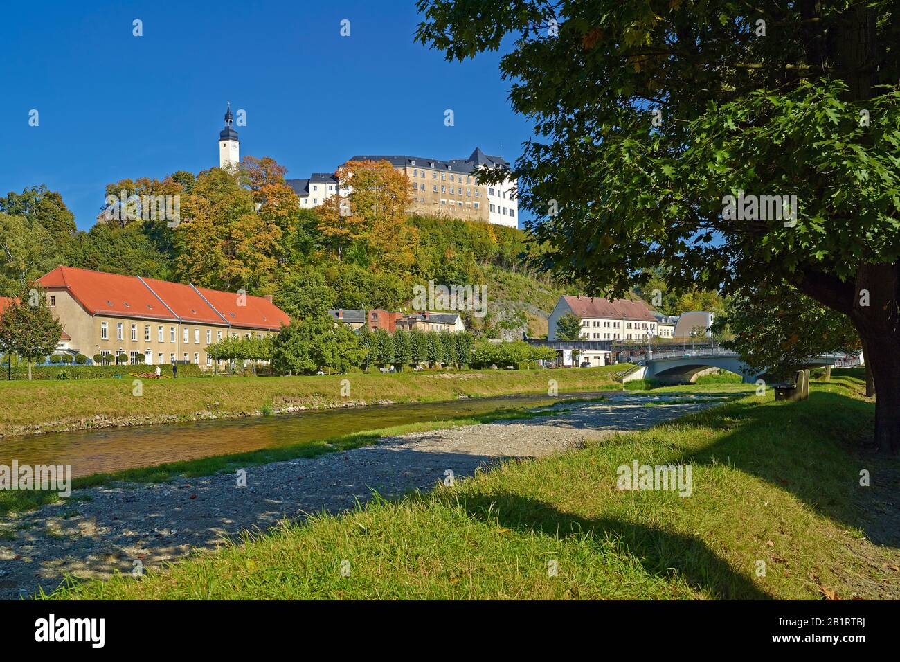Obere Burg und Weisse Elster in Greiz, Thüringen, Deutschland ...