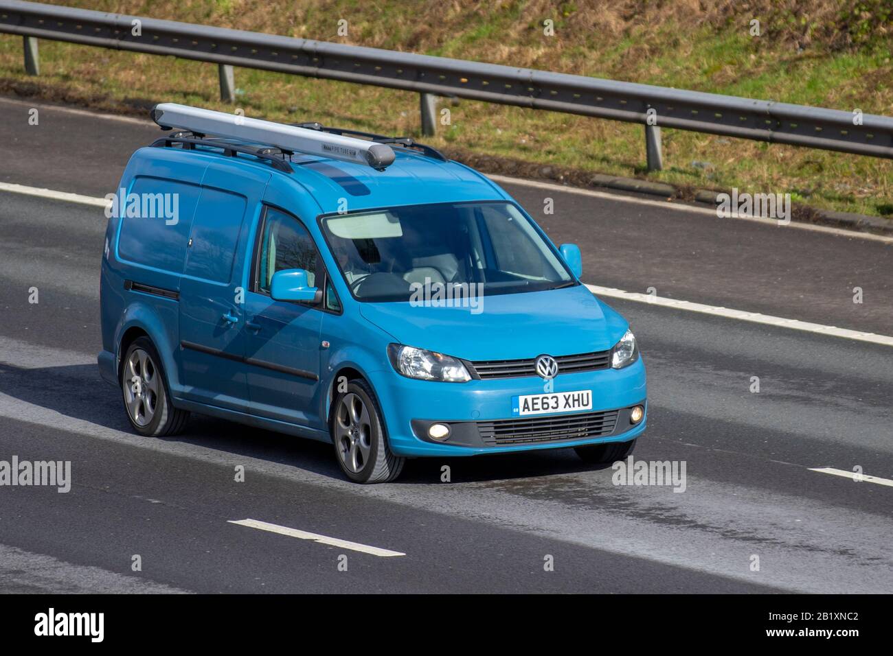Blaue volkswagen caddy maxi autos Stockfotos und -bilder Kaufen - Alamy