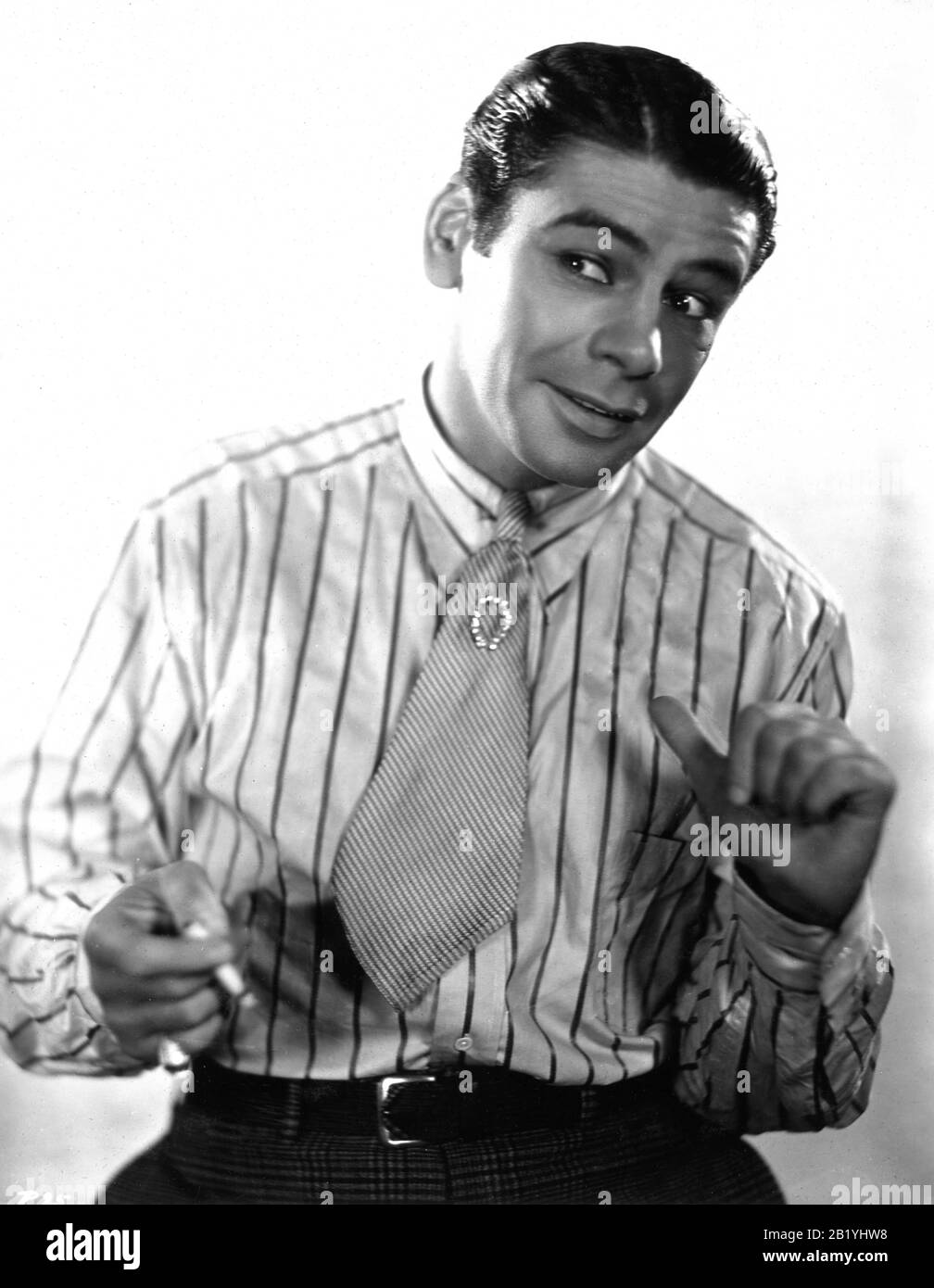 Paul MUNI als Tony Camonte Publicity Portrait für SCARFACE 1932 ...