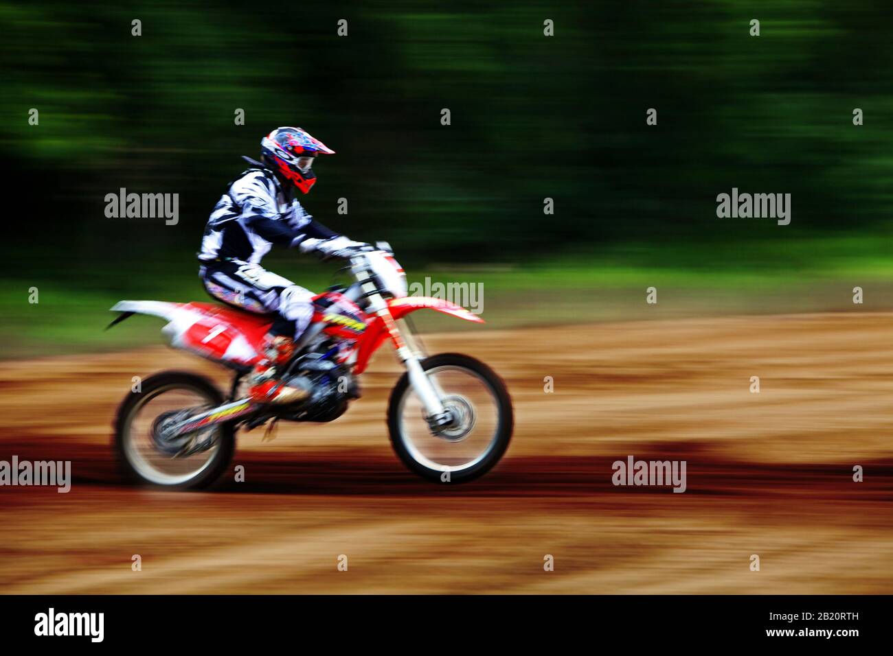 Enduro motorcyclist -Fotos und -Bildmaterial in hoher Auflösung – Alamy