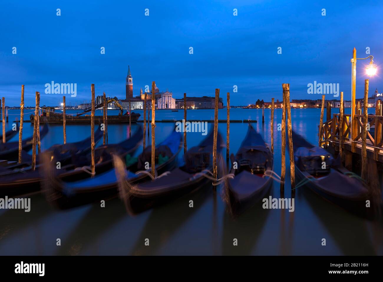 Guidecca island auf der rechten seite -Fotos und -Bildmaterial in hoher ...