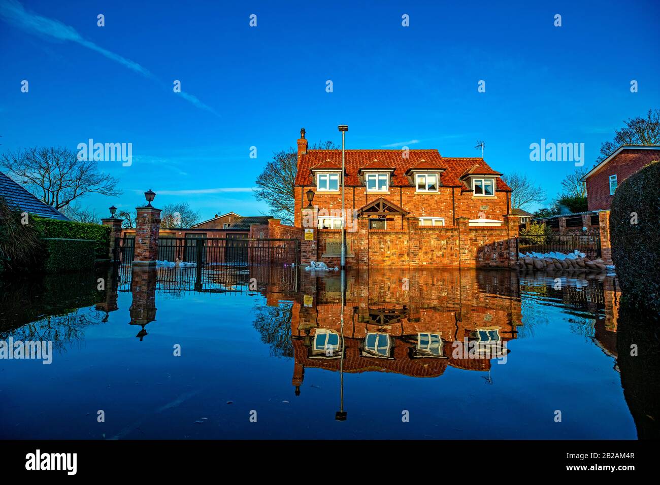 Hochwasser hochwasser hochwasser hochwasser -Fotos und -Bildmaterial in ...