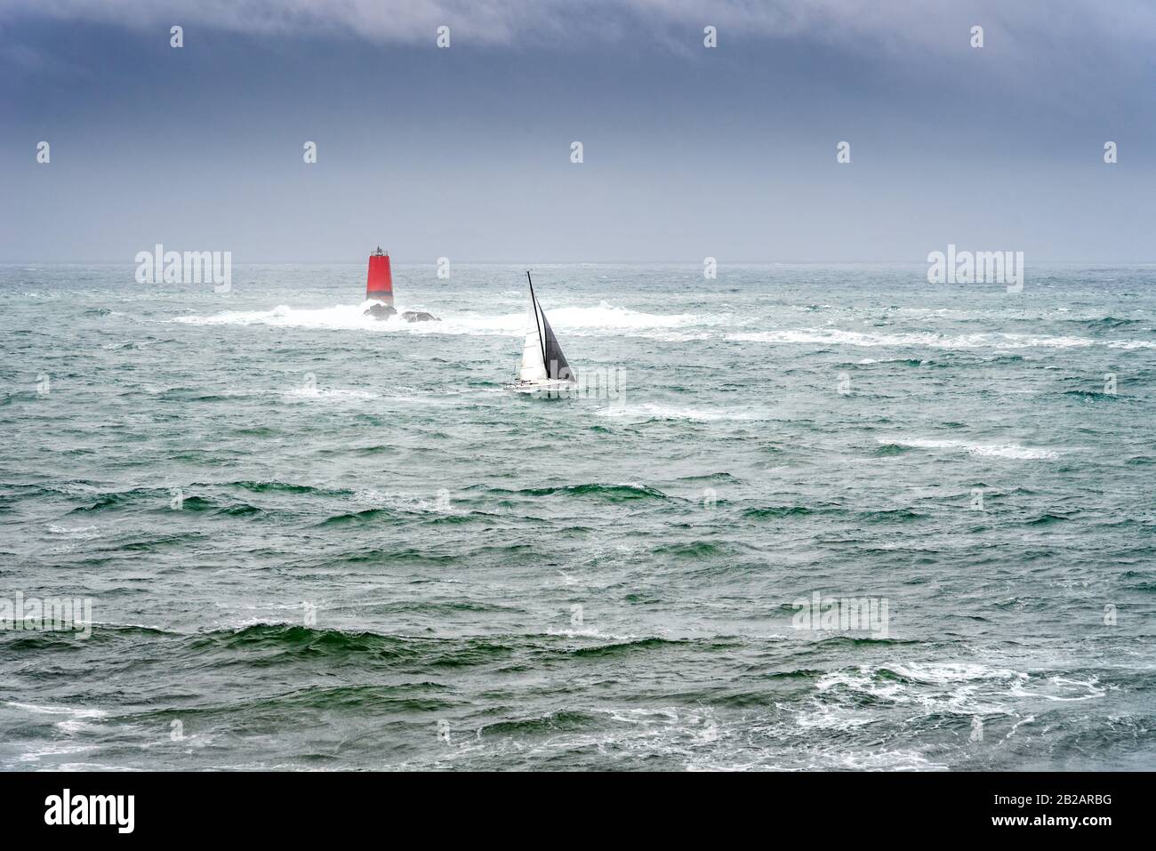 Segelboot im sturm Stockfotos und -bilder Kaufen - Alamy