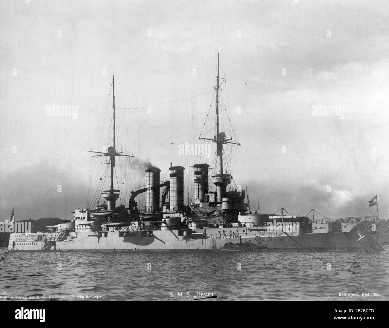 Die SMS Hessen ist ein 127,7 m langes und 22,2 m breites Linienschiff ...