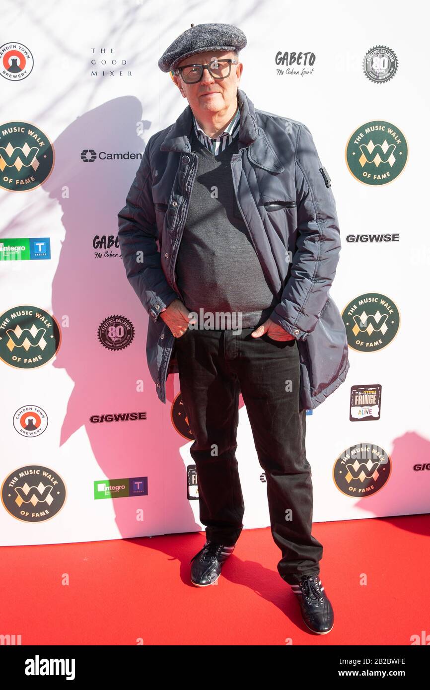 David Rodigan bei der Enthüllung des Steins für die Band Madness on the ...