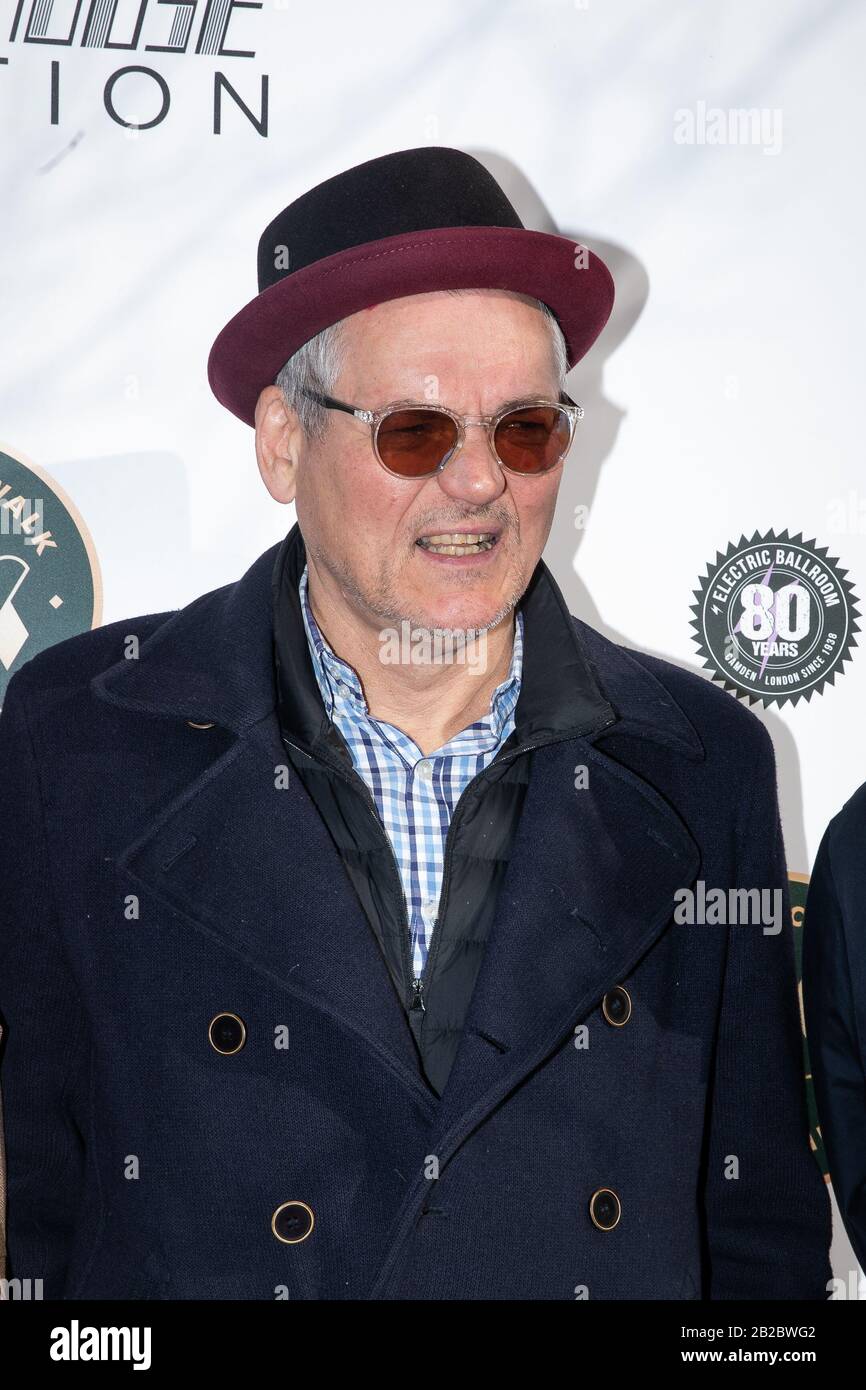 Mike Barson of Madness bei der Enthüllung eines Steins zur Ehrung der ...