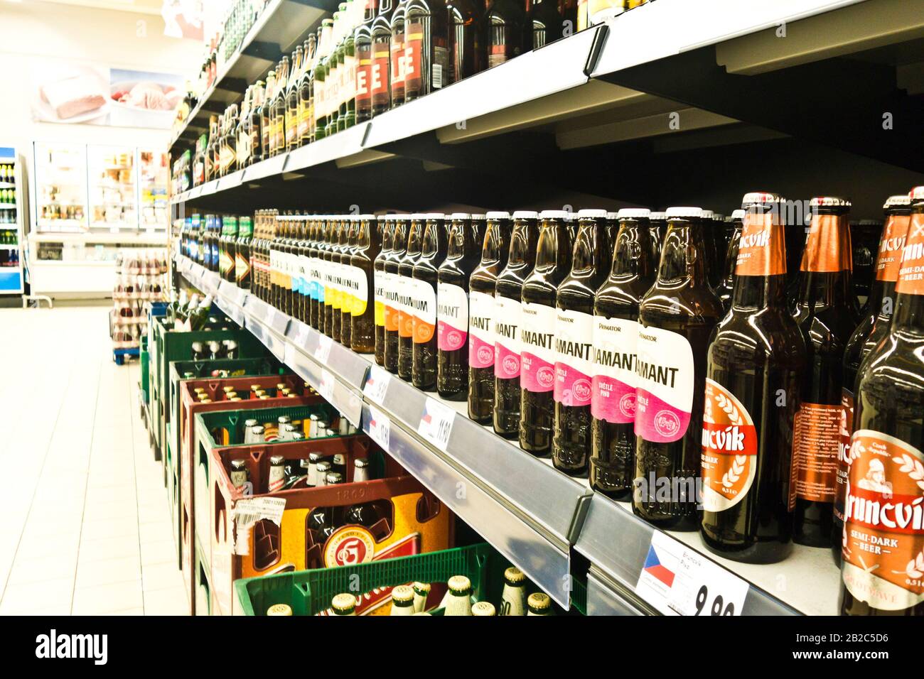Tschechischer supermarkt mit bier -Fotos und -Bildmaterial in hoher ...