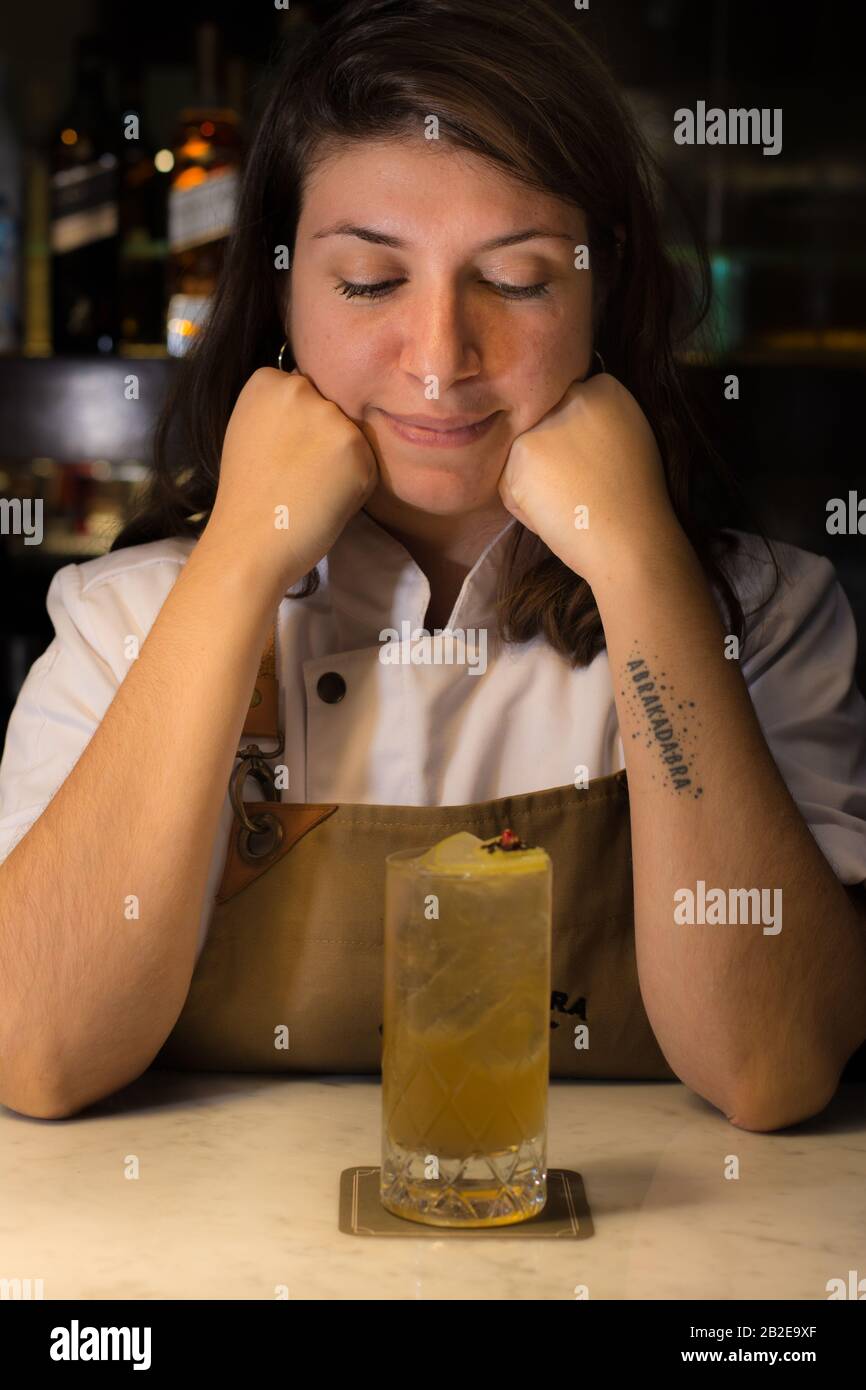 Spanischer barkeeper -Fotos und -Bildmaterial in hoher Auflösung – Alamy