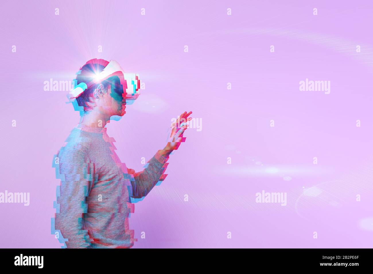 Der Mensch ist mit Virtual reality Headset. Bild mit glitch Wirkung ...