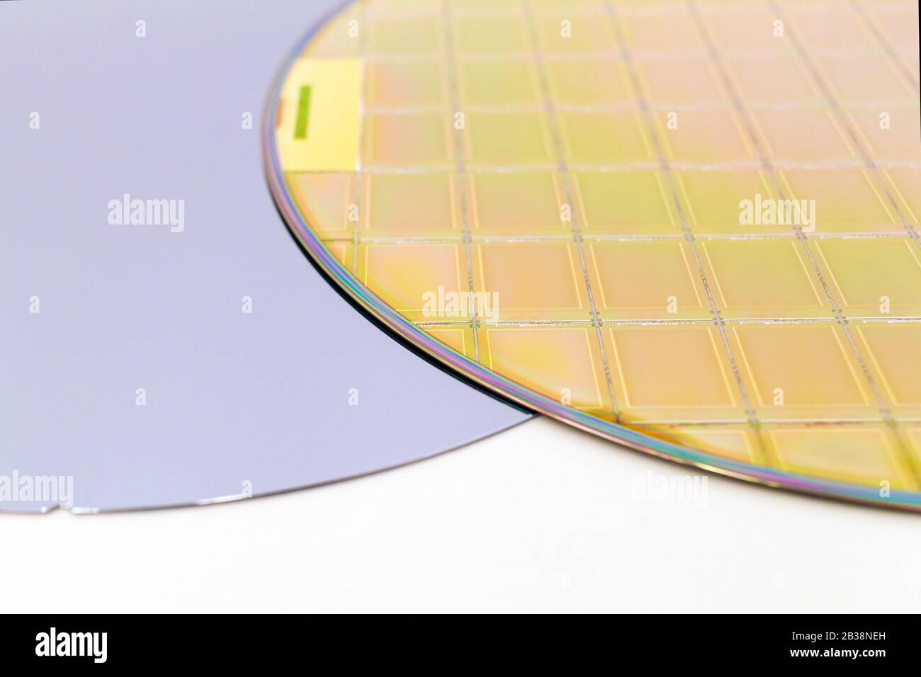 Silizium-Wafer zwei Arten -leere graue Wafer und Gold Wafes Mit ...
