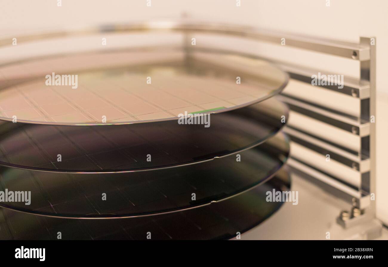 Silizium-Wafer und Mikroschaltungen - EIN Wafer ist eine dünne Schicht ... Silizium-Wafer und Mikroschaltungen - EIN Wafer ist eine dünne Schicht ...