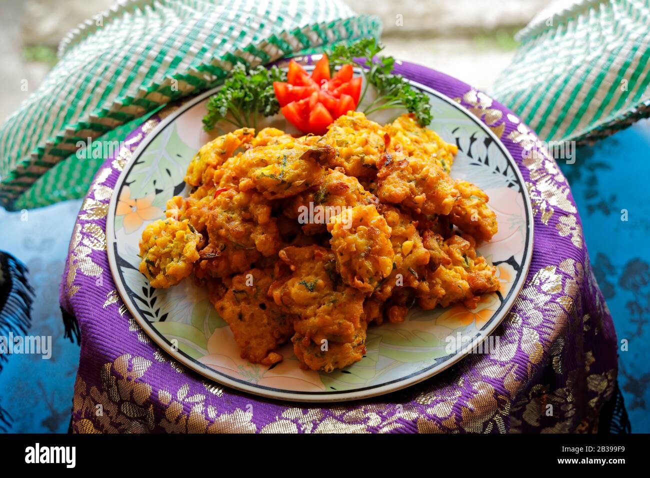 Traditionelles indonesisches essen -Fotos und -Bildmaterial in hoher ...