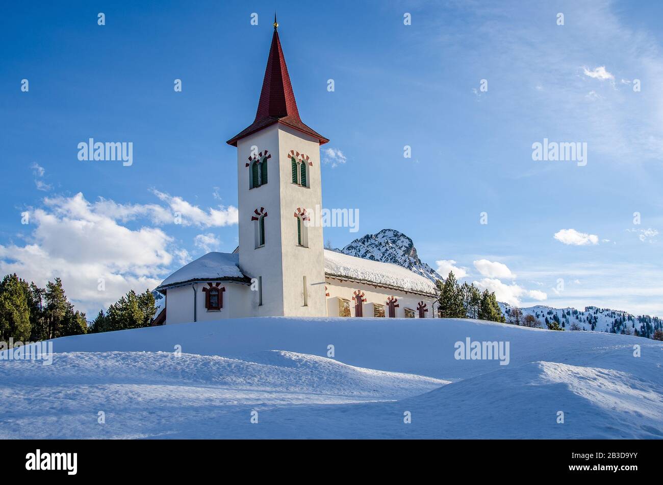 Die Chiesa Bianca in Maloja wurde vom belgischen Graf Camille de ...