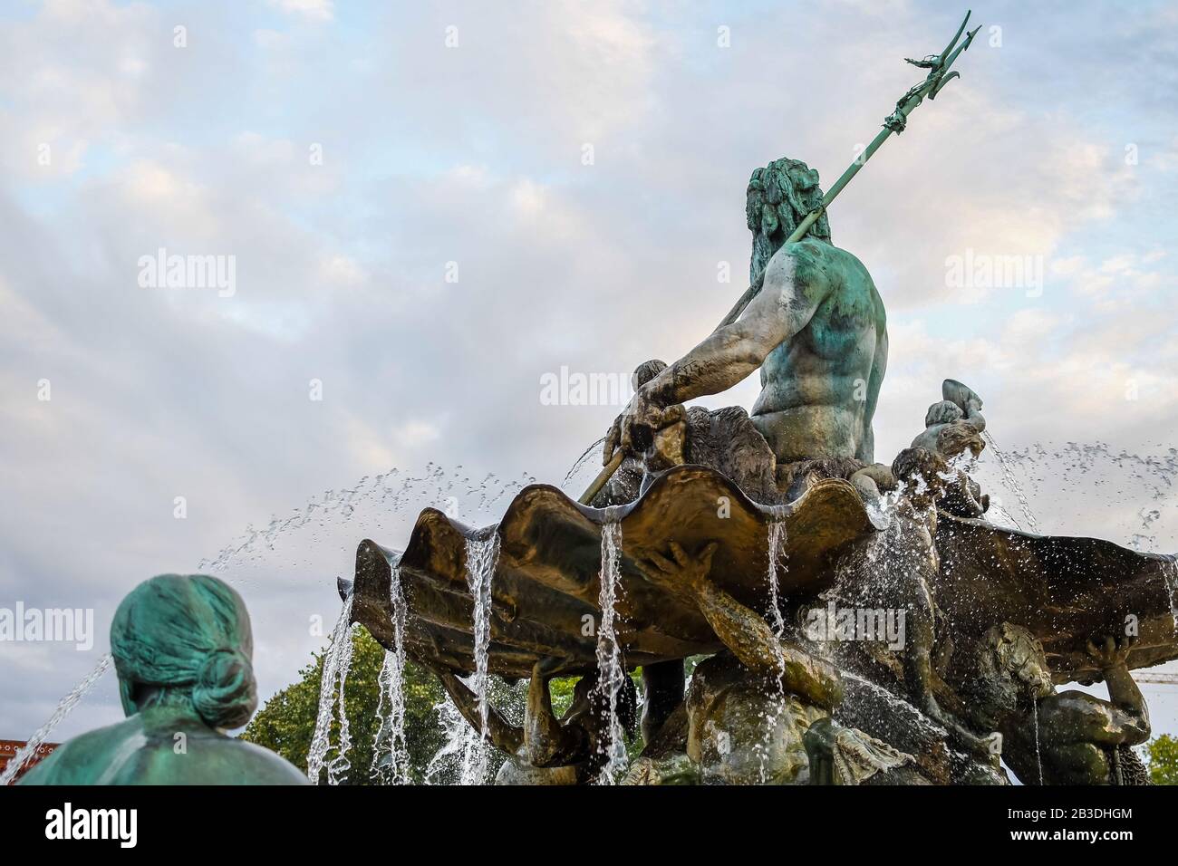 Der Neptunbrunnen in Berlin wurde 1891 erbaut und wurde von Reinhold ...