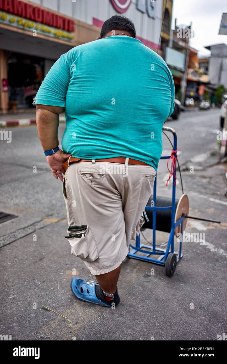Fat people from behind -Fotos und -Bildmaterial in hoher Auflösung – Alamy