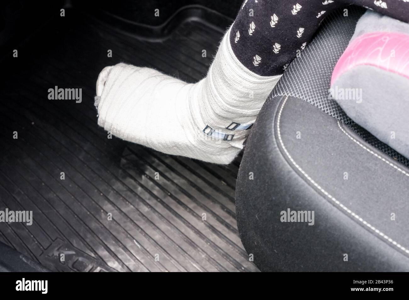 Gips Bein Kind Stockfotos und -bilder Kaufen - Alamy