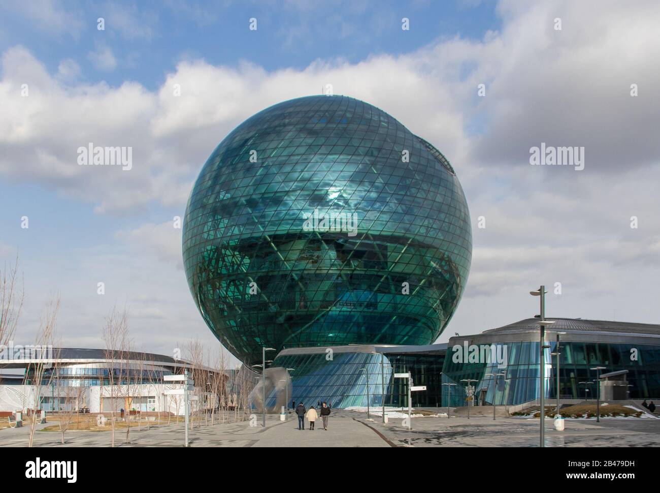 Der für die Expo 2017 Astana erbaute Pavillon nur Alemi ist eines der ...