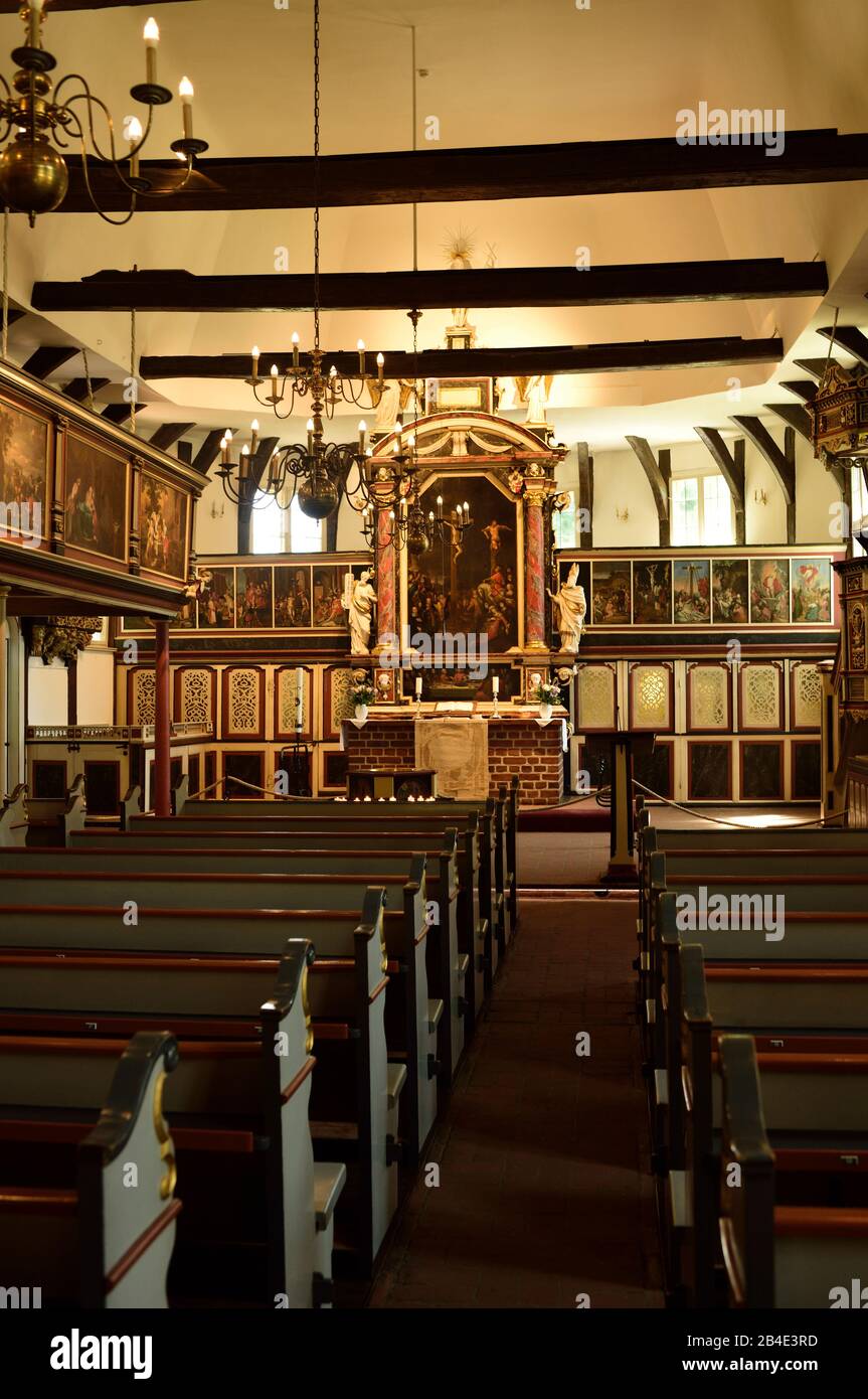 Innenraum der holzkirche -Fotos und -Bildmaterial in hoher Auflösung – Alamy