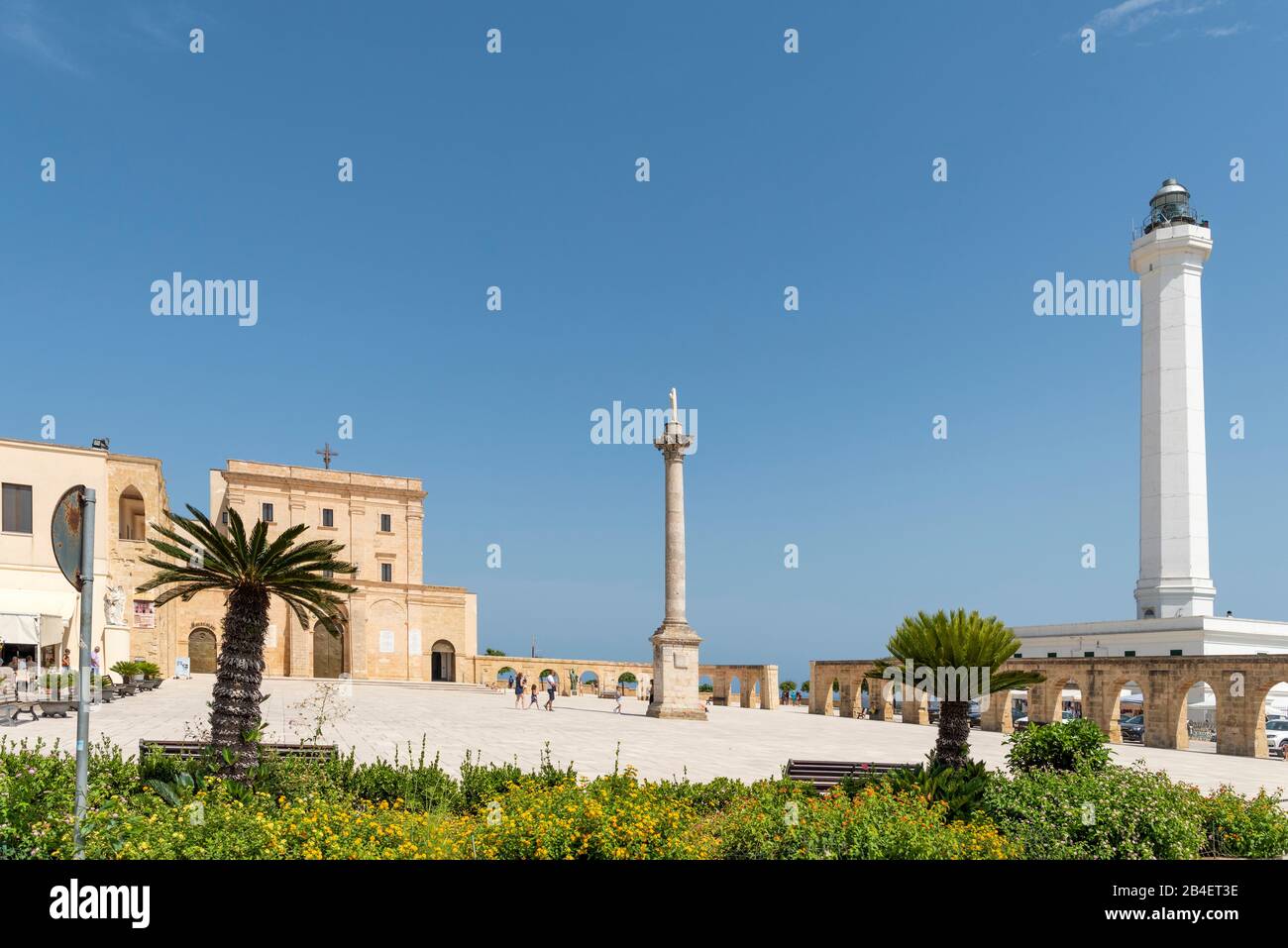 Basilica santa maria de finibus terrae und leuchtturm -Fotos und ...