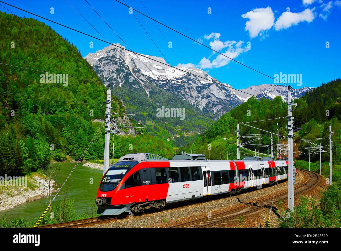 Zug in den himmel -Fotos und -Bildmaterial in hoher Auflösung – Alamy