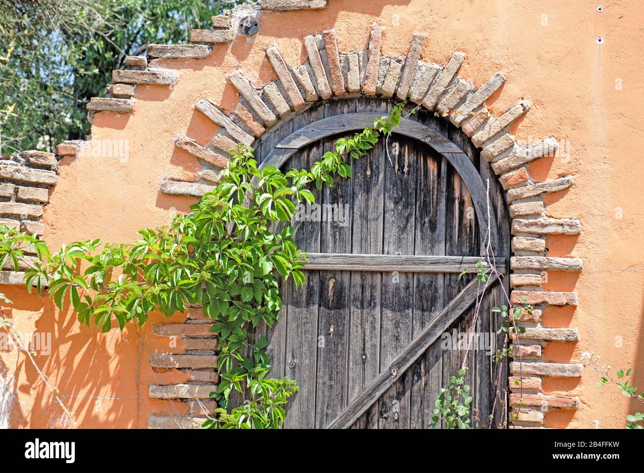 Eingerahmter torbogen -Fotos und -Bildmaterial in hoher Auflösung – Alamy