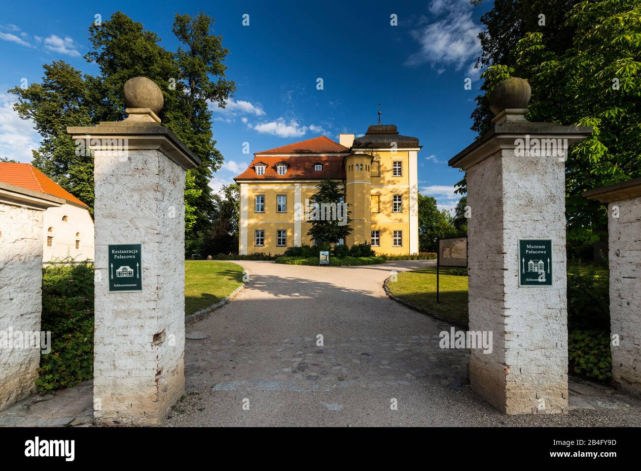 Palast lomnica schloss lomnitz -Fotos und -Bildmaterial in hoher ...