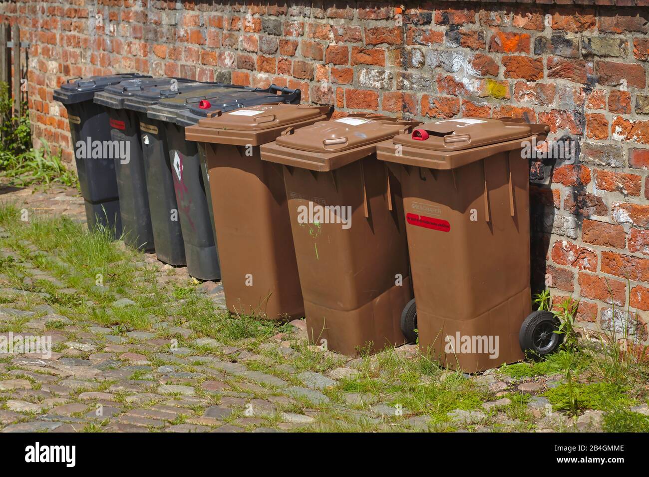 Recycling-Mülltonnen, Mülltonnen für Restmüll und Braunbiotons ...