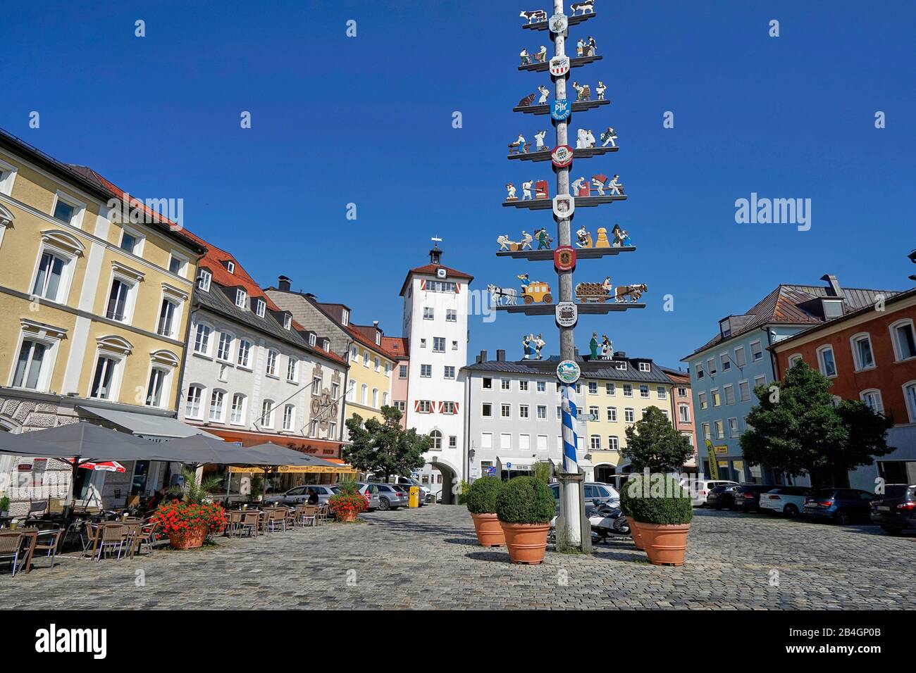 Stadtplatz von traunstein mit jacklturm -Fotos und -Bildmaterial in ...